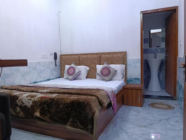 Shree Girraj Dham Vrindavan - Vrindavan