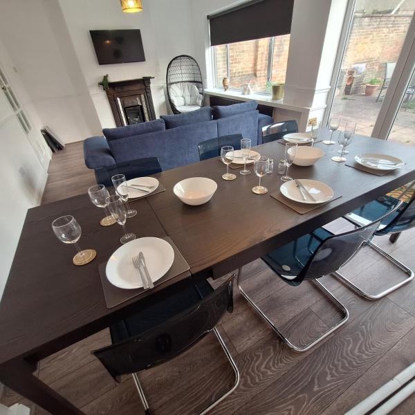 Free Parking, Comfortable, Stylish House, Greater London & Kent Gateway - Croydon, UK