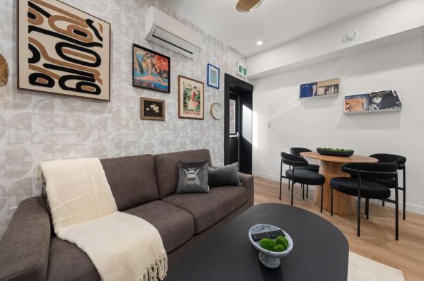 Casa Hotels Mccaul- New Downtown Suite W Laundry - Toronto