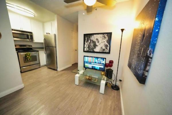 Extra Large 2bedroom Condo In The Heart Of Hollywood - West Hollywood, CA