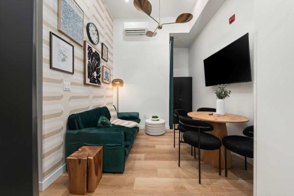 Casa Hotels Mccaul- Modern Baldwin Village Suite - Toronto