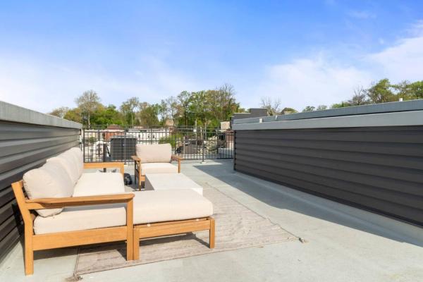 East Falls Gem - Deck Parking - Philadelphia, PA