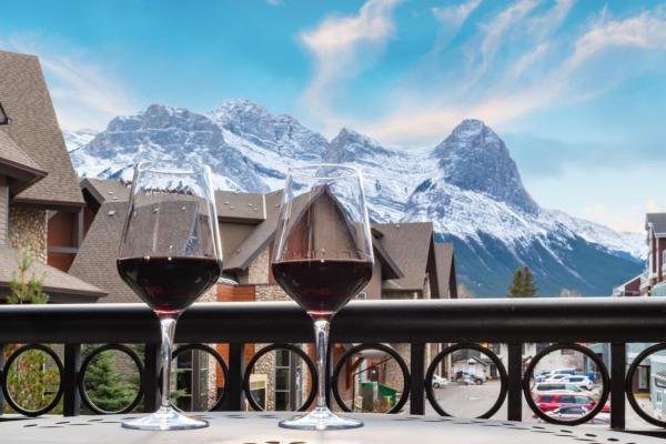 Renovated Haven In Rockies With Hot Tub And Pool - Canmore