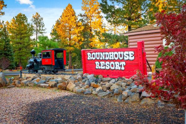 Oak Boardwalk Studio - Hawley Lake, McNary