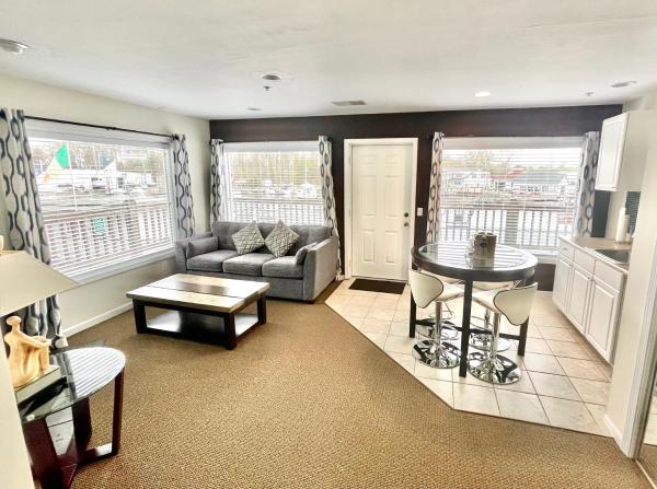 Old Harbor Inn - South Haven, MI