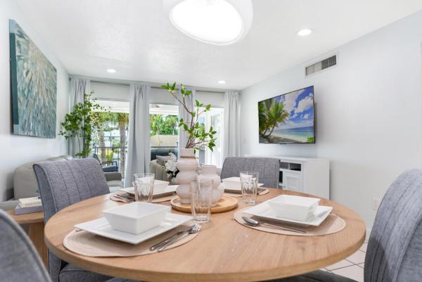 Naples Luxe Coral Oasis - Naples, FL