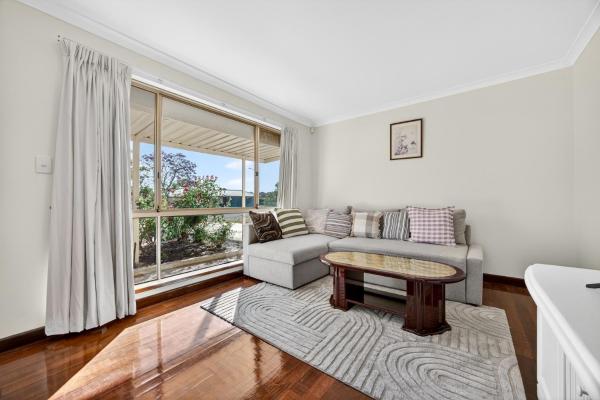 Spacious 4-bed House With Private Garage - Pinjarra