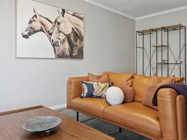 U2 Modern Clayton Retreat - Melbourne