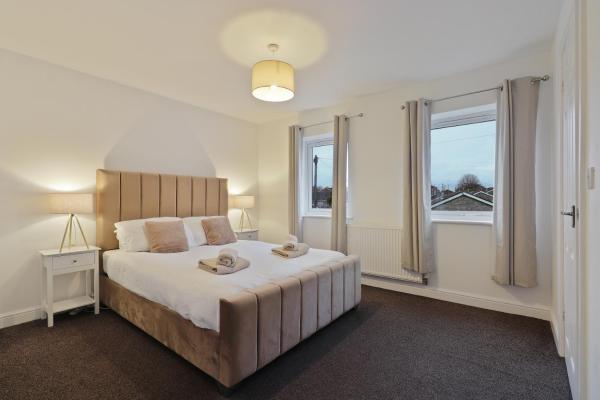 Spacious 3 Bed - Free Parking - Great For Workers - Rotherham