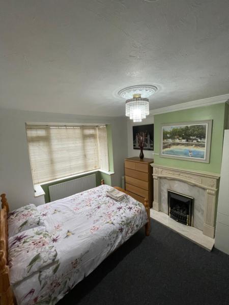 Lovely 4 Bed House With Patio & Bbq - Dartford