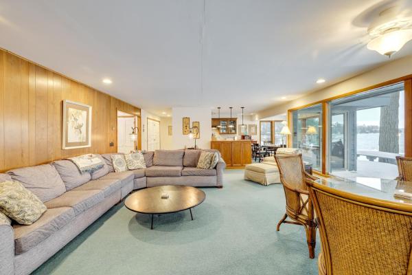 About 4,000 Sq Ft Cabin On Glen Lake Deck And Views! - Glen Arbor, MI