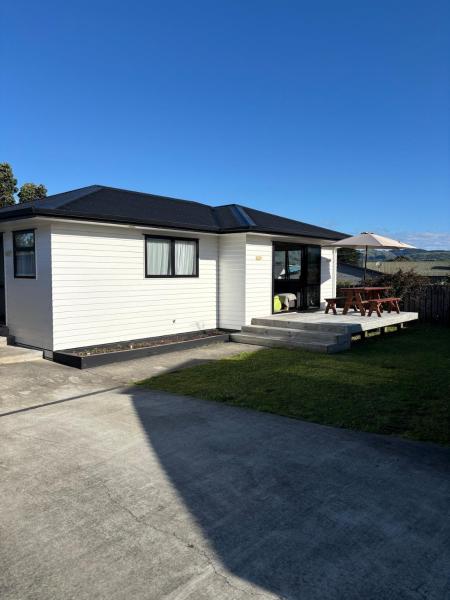 Sun And Fun In The Bay - Wairarapa