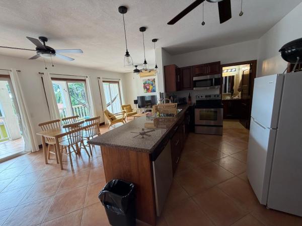 Hummingbird Stay West End - Honduras