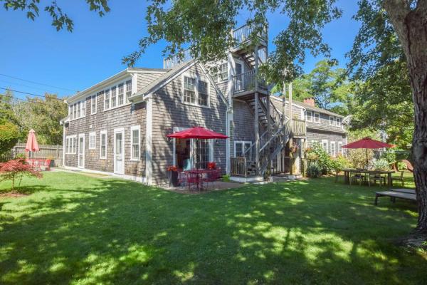 Condo W Beach Access & Water Views - Provincetown, MA