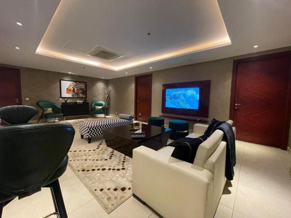 Goldcrest Mall Luxury Apartments With Balcony In Dha Lahore - Lahore