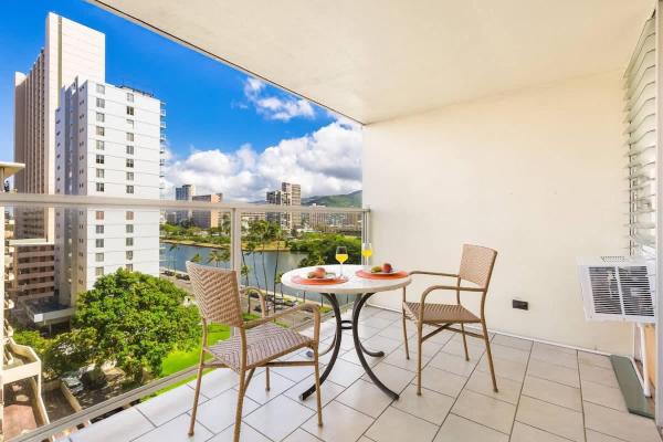 Marbella Lane - Stylish Island Stay W City Views - Honolulu, HI