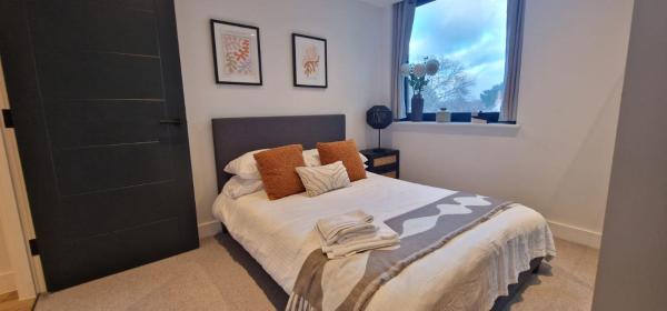 Open Mind Property - New Build 1 Bed With Free Parking - Christchurch, UK