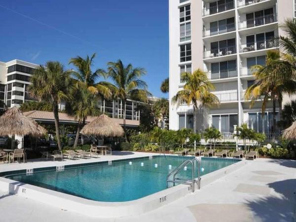 Modern Two-bedroom Waterfront Retreat With Bay Views - Sarasota, FL