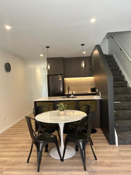 Southernstaysbnb - Stylish Home Minutes From Airport-shops-dining - Free Bikes - Queenstown