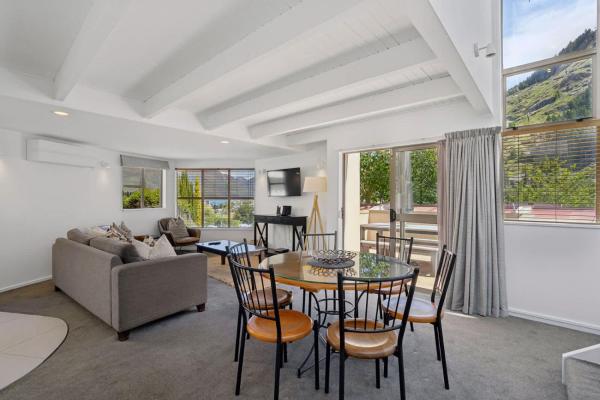 Peaks & Cranbury 17b - Central Apartment Walk To Town - Queenstown, New Zealand