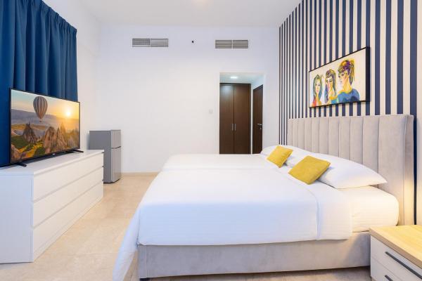 Deluxe Ensuite Room With Balcony & Twin Beds - Dubai