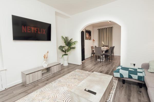 Stylish 3 Bed Home With 4 Beds- 5 Min Walk From Anfield Stadium - Guernsey