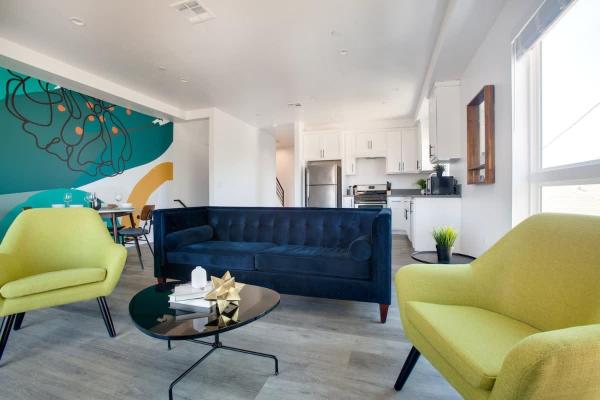 Stylish 3br Townhome With Parking & Balcony - Culver City