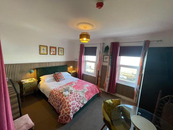 "The Quirky" Seafront Apartment - Eastbourne