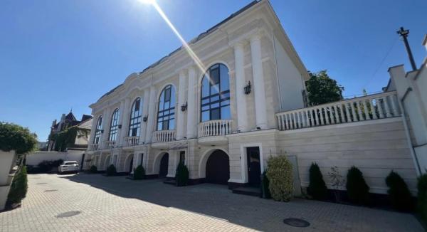 Casă îN Chirie Chișinău Centru - Chișinău