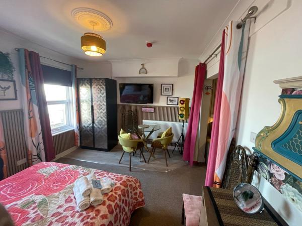 "The Quirky" Seafront Apartment - Eastbourne