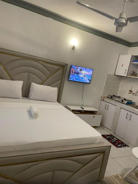 Royality On The White House - Mombasa