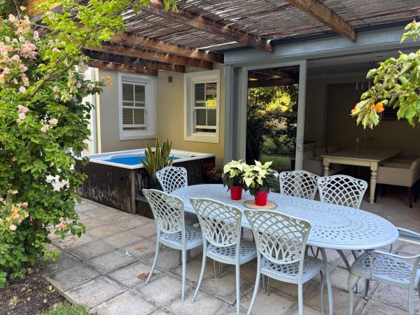 Airlie Well, Home In Constantia - Claremont