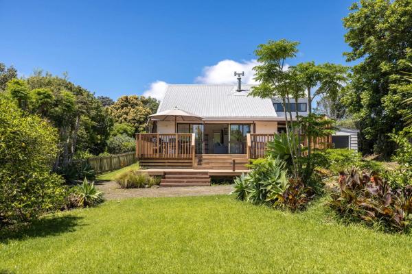 Olive Lane - Family Friendly Bach - Waiheke Island