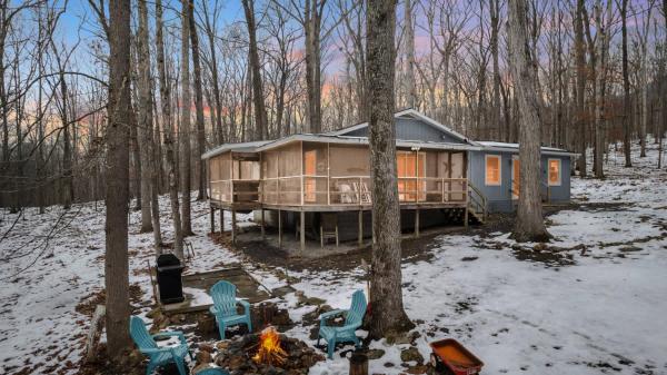Dog-friendly W Hot Tub, Fire Pit & River Access - Berkeley Springs, WV