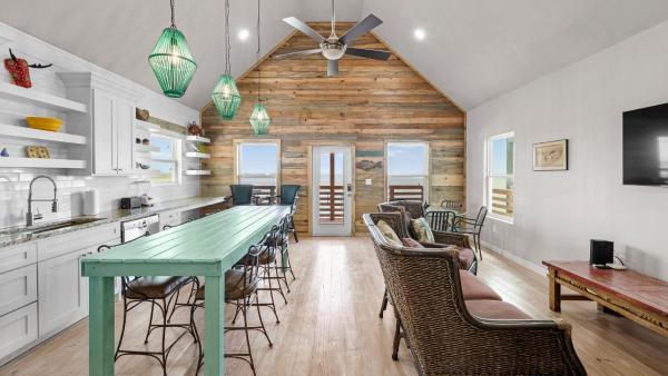 Waterfront Escape W Views Shared Pool Boat Dock Orange Crush By Avantstay - Corpus Christi, TX