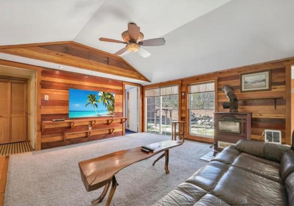 Serenity At Moon Lake Hot Tub Sauna Massage - Pennsylvania