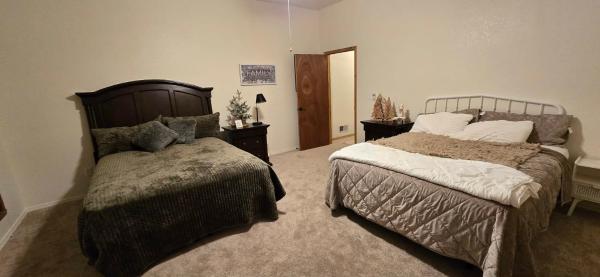 2 Queen Beds In Main House - Colorado