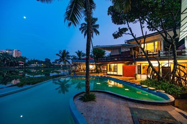 Mia Riaan Lake View Resort - Kochi, India