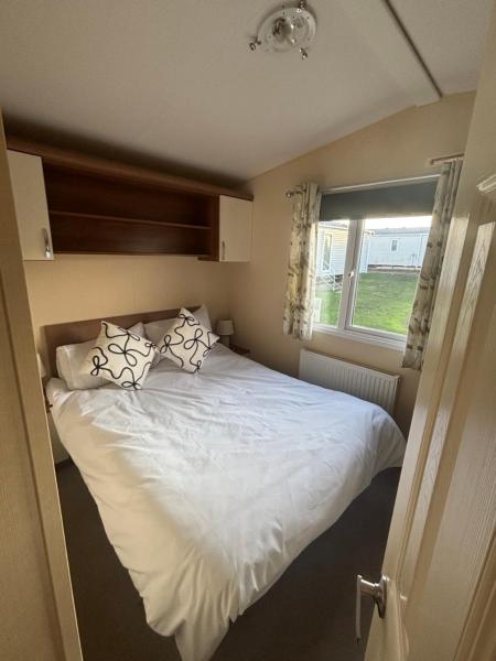 Relax By The Coast - Spacious 6-sleeper Caravan - Isle of Sheppey
