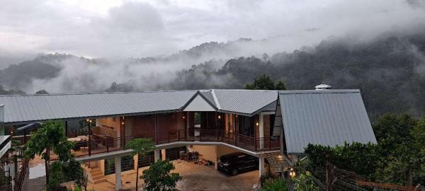 Perfect Hill View, Durian Orchard Farmstay Within The Mountains - Bentong