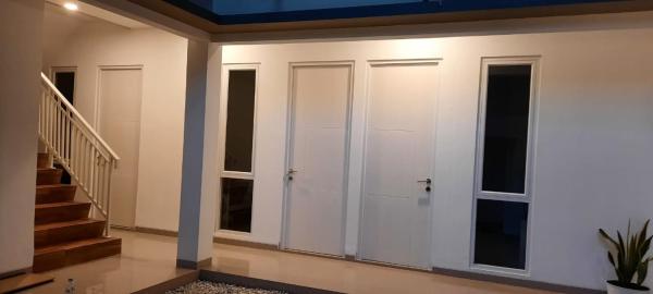 Rumah Putih Putri - スラバヤ