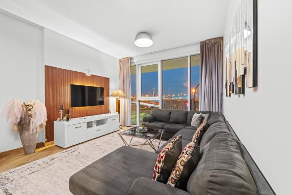 Contemporary 1br City View Apartment At 1 Residence - Dubai