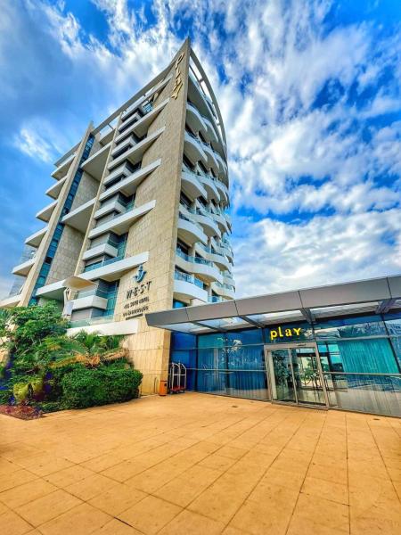 Play Hatzuk Beach - Israel