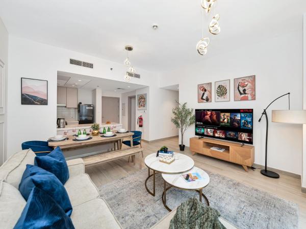 Yas Island Walk To F1 Balcony And Ferrari World - Abu Dhabi