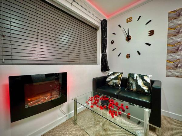 Suite 1 Private Jacuzzi Spa Hot Tub & Sauna - Sheffield