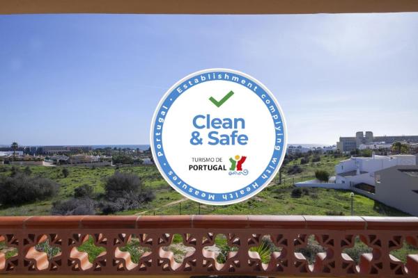 B47 - Walkway Beach View Apartment - Lagos