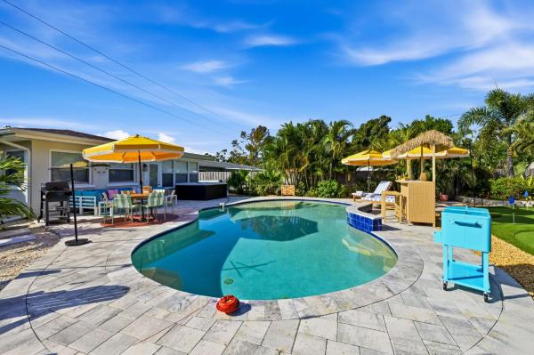 Resort Style Backyard Pool Hot Tub Games - Madeira Beach, FL