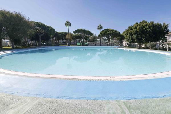 La Almadraba · Apartment In A Residential Complex With A Pool In Chiclana - Chiclana de la Frontera