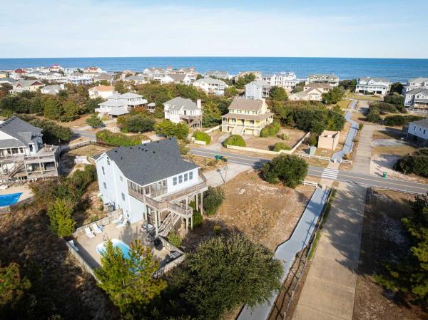 New Listing Pool Hot Tub & 2-min Walk To Beach - Corolla, NC