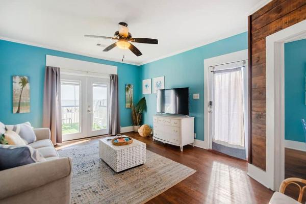 The Upper Deck By Sunsational Stays - Upper Unit Only, Steps To The Beach - Texas City, TX